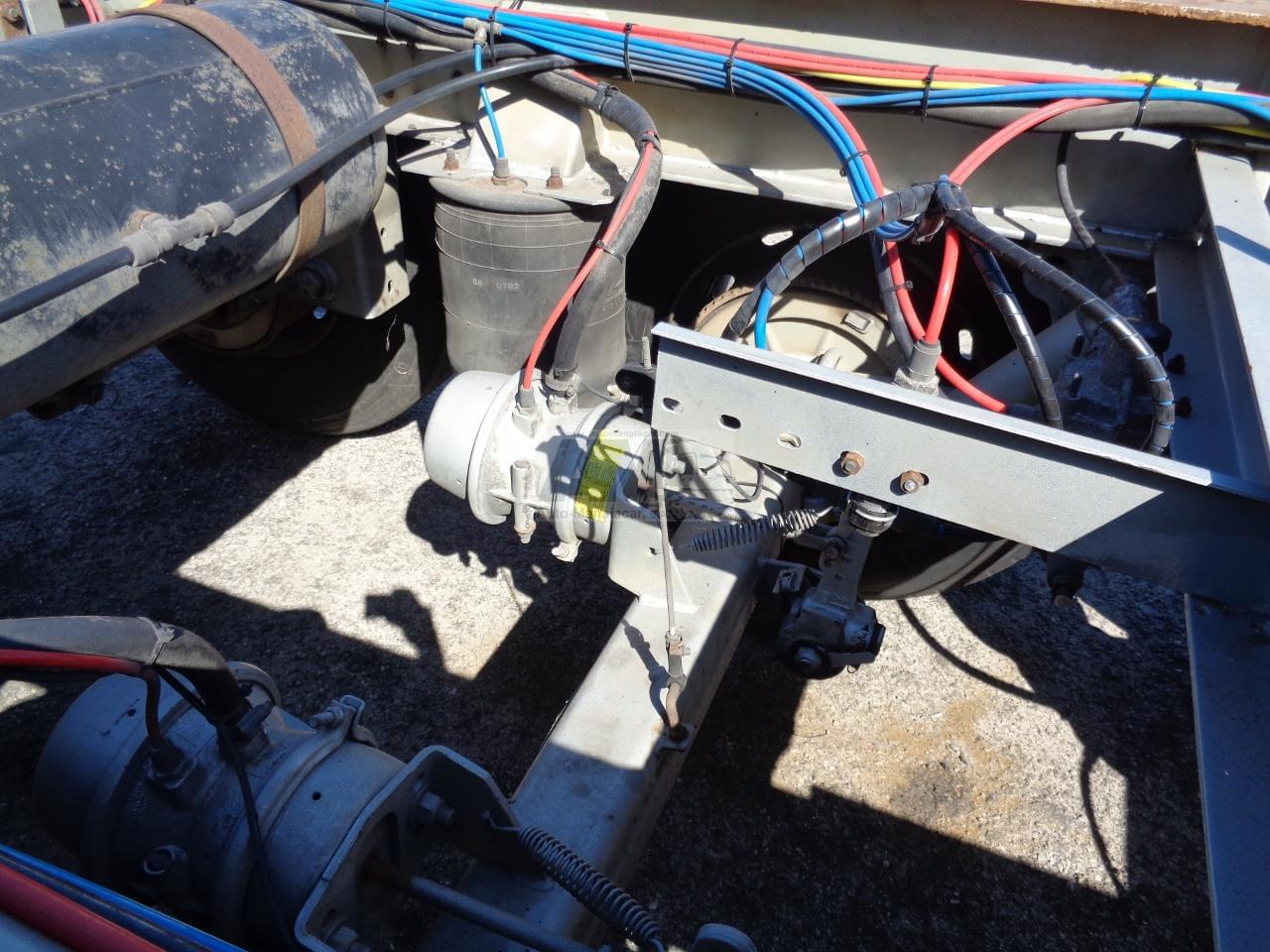 SEMI-REBOQUE LECITRAILER LTP-3ES EM CHASSI - AutoManaiaCar S.A ...